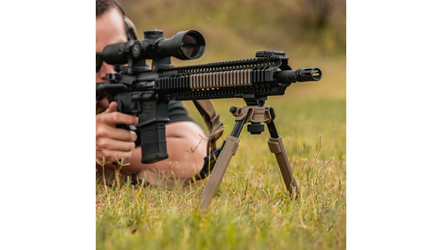 Magpul 1913 Picatinny Rail Bipod - FDE